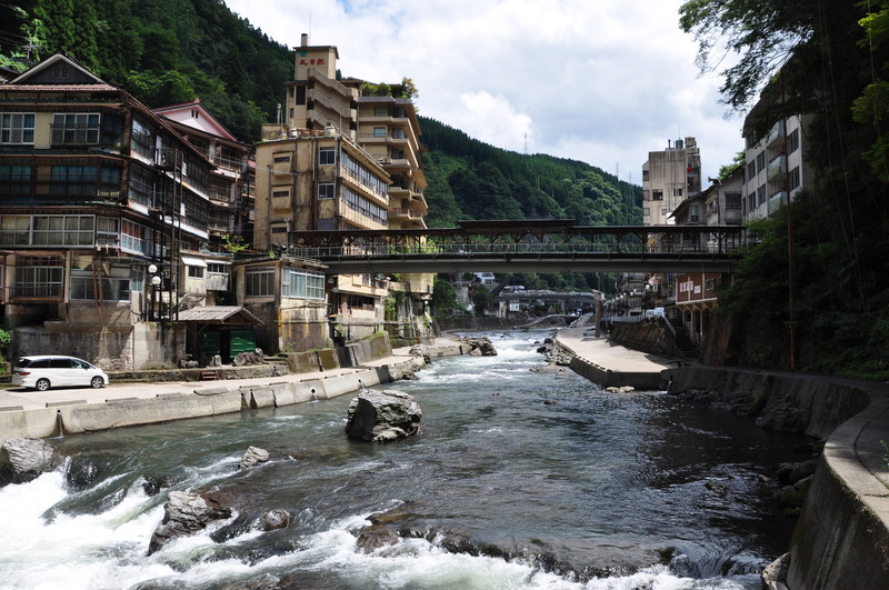 Tsuetate Onsen: Where carp streamers billow in the steam of the hot ...