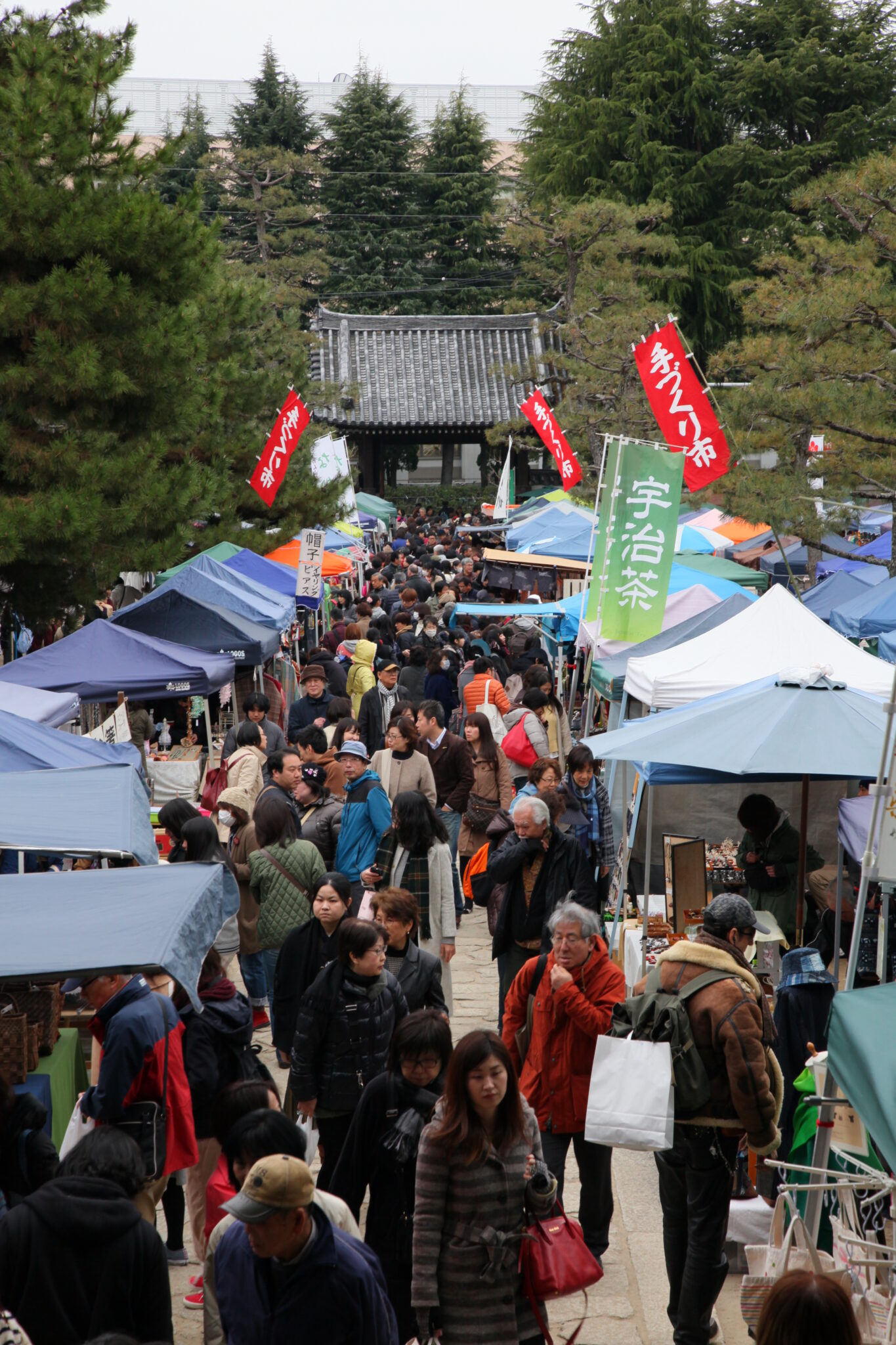 Outdoor Flea and antique Markets in Kyoto, Handmade Craft Fairs ...