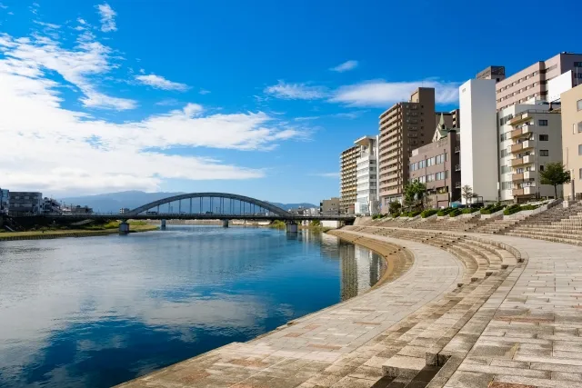 Savor all kinds of delicious food at Numazu Port only one hour from ...
