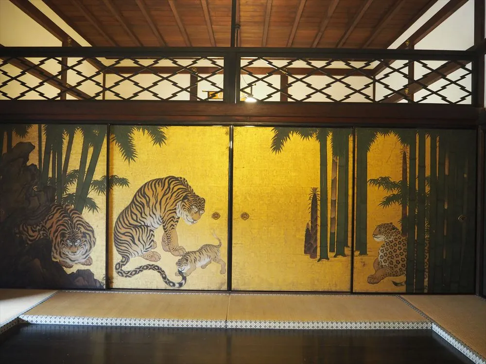 What is a Kotatsu? Heated table in Japan - Japan Travel Guide & Media ...